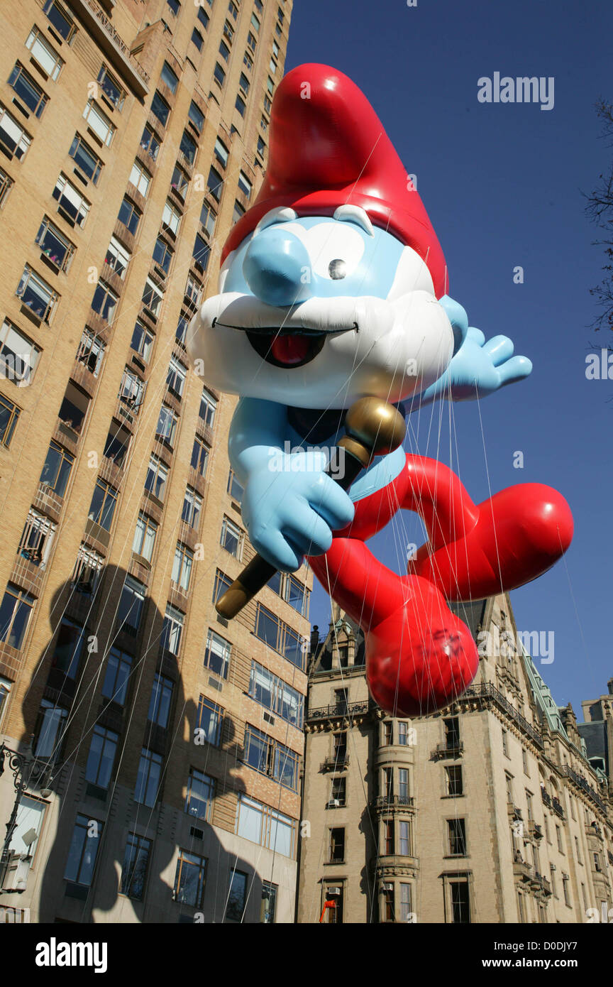 Macy's thanksgiving parade smurf hi-res stock photography and images ...