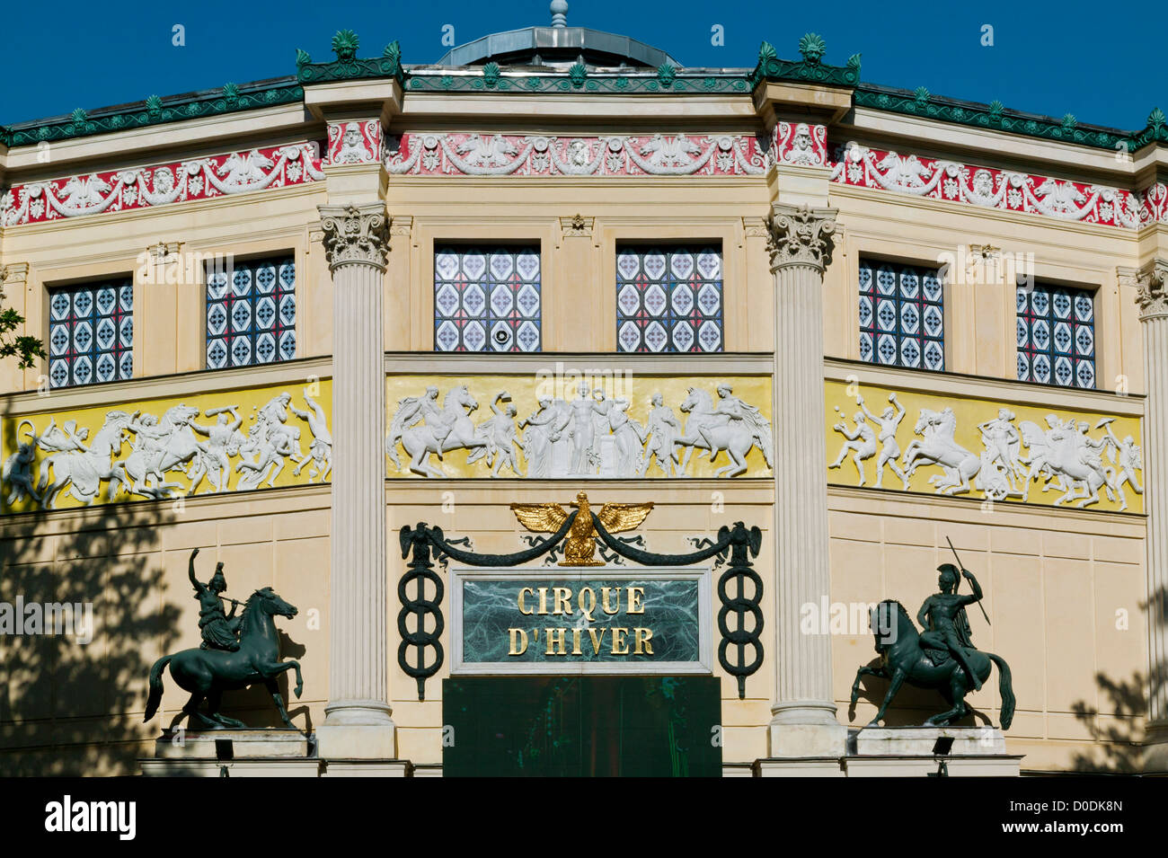 Circus paris hi-res stock photography and images - Alamy