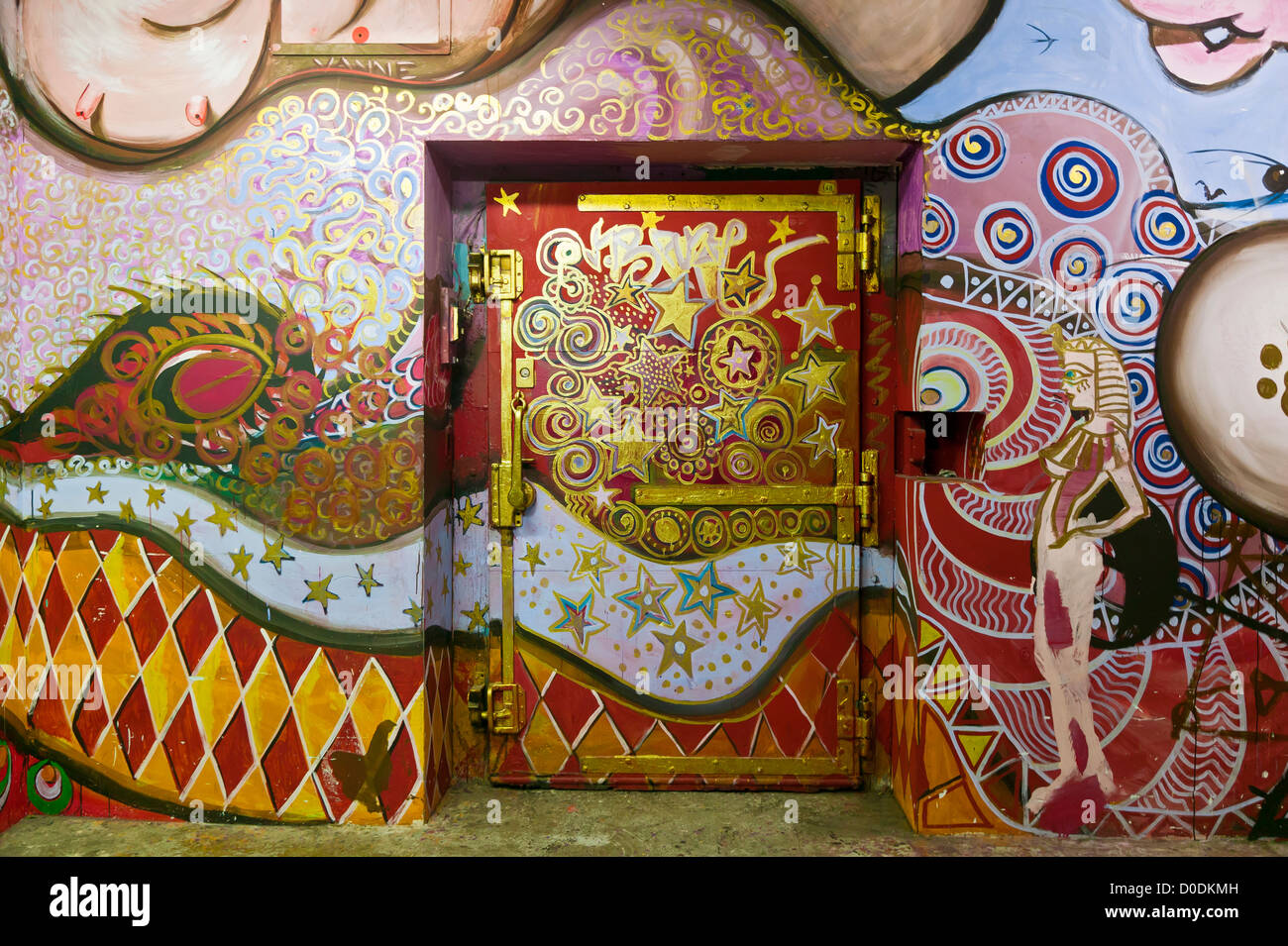 Les Frigos Building,Artist's Apartments,Paris, France Stock Photo - Alamy