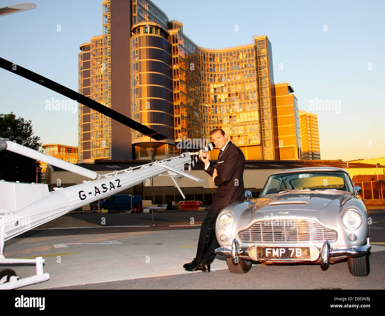 Launch bar hi-res stock photography and images - Alamy