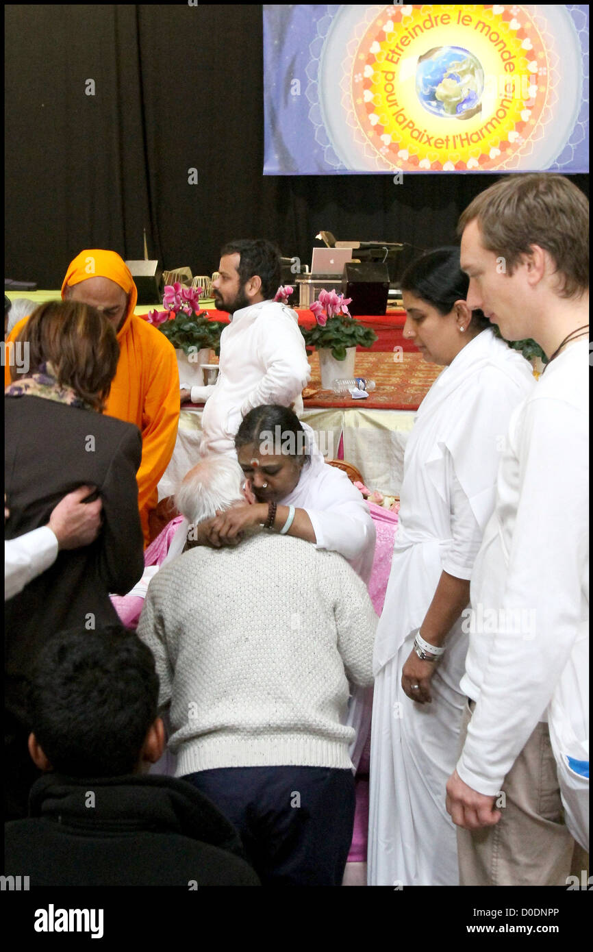 Amma (Sri Mata Amritanandamayi Devi) during a 'Darshan' (spiritual ...