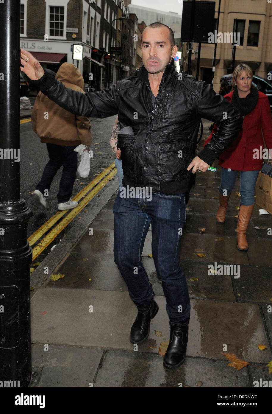 Louie Spence gives snappers an impromptu pole dance, while out and ...