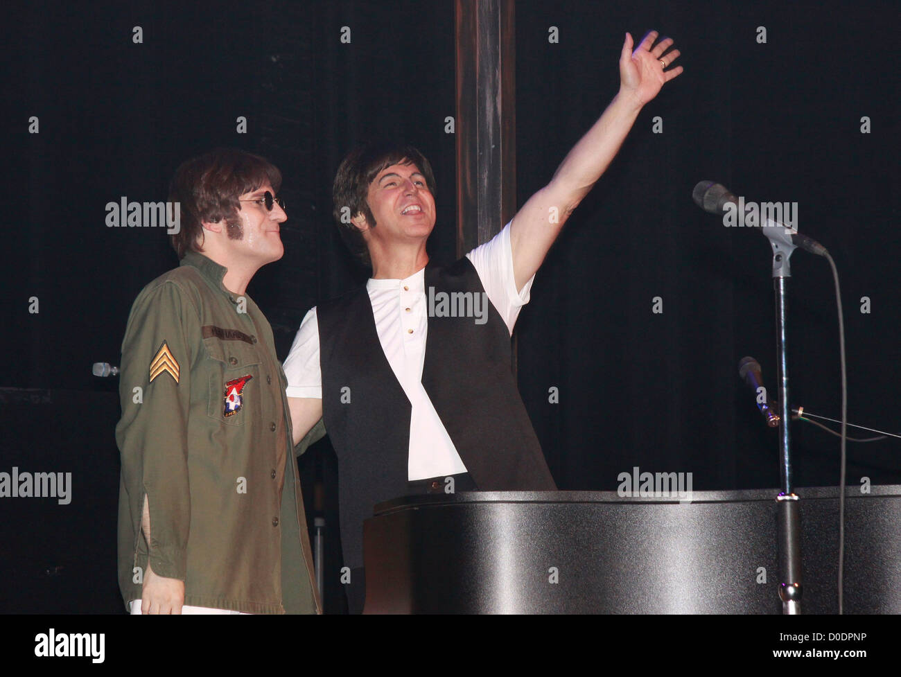 Joey curatolo as paul mccartney hi-res stock photography and images - Alamy