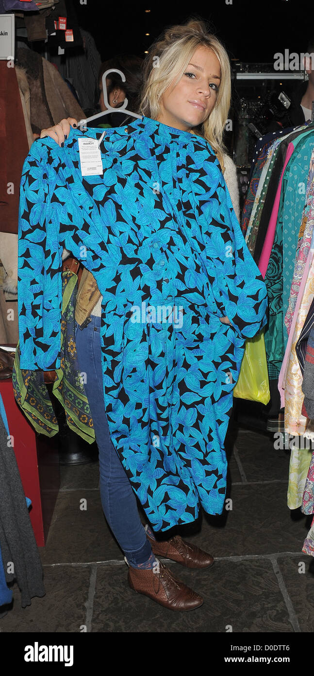 Sophia wardman belle amie hi-res stock photography and images - Alamy