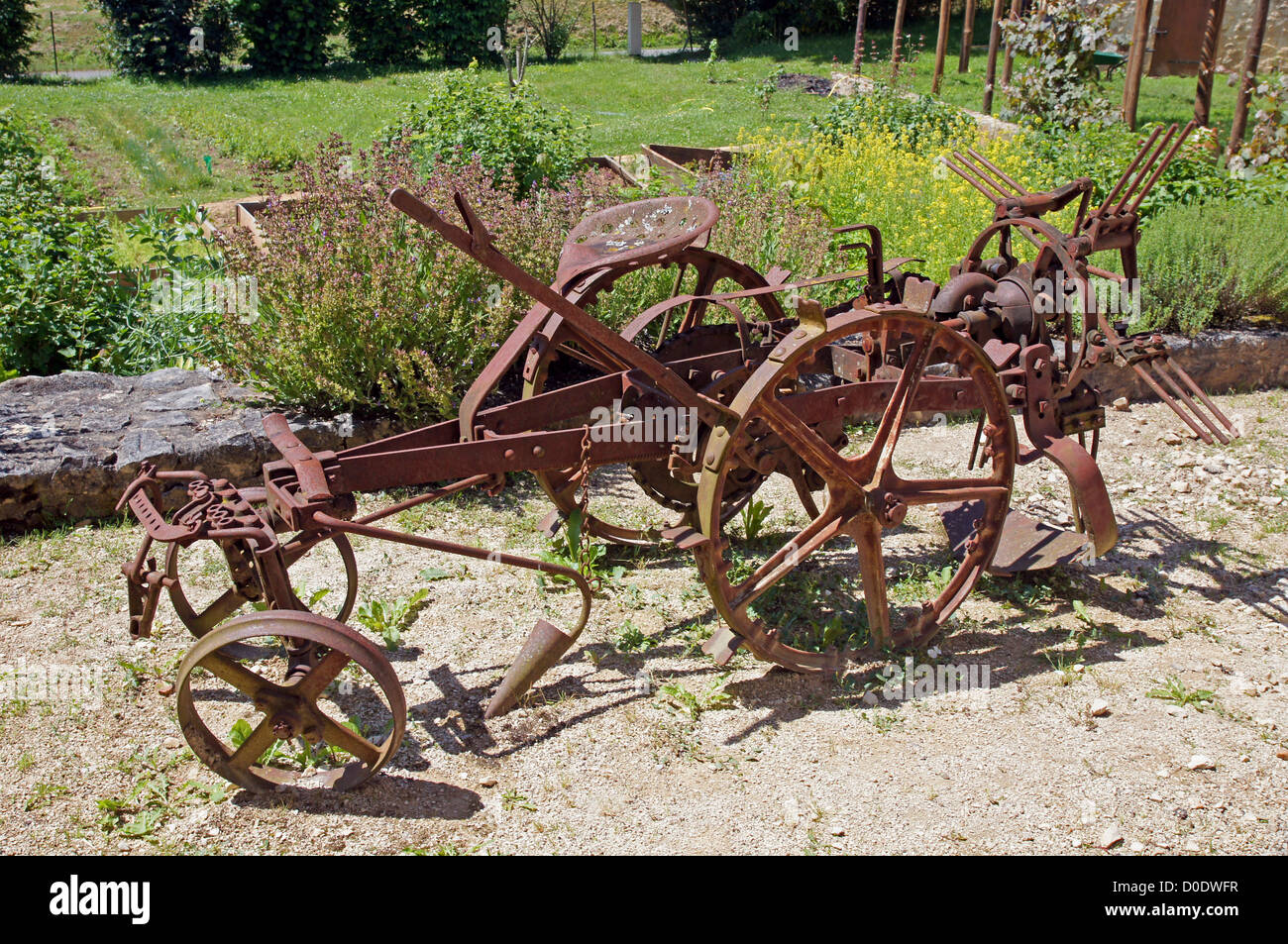Antique farming equipment rusting hi-res stock photography and images ...