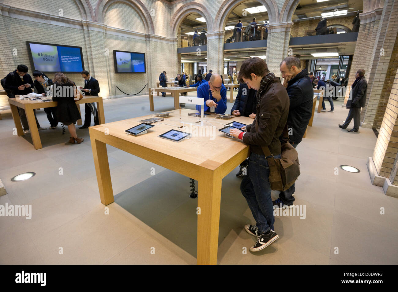 Customers and iPads at the Apple store in Covent Garden, London ...