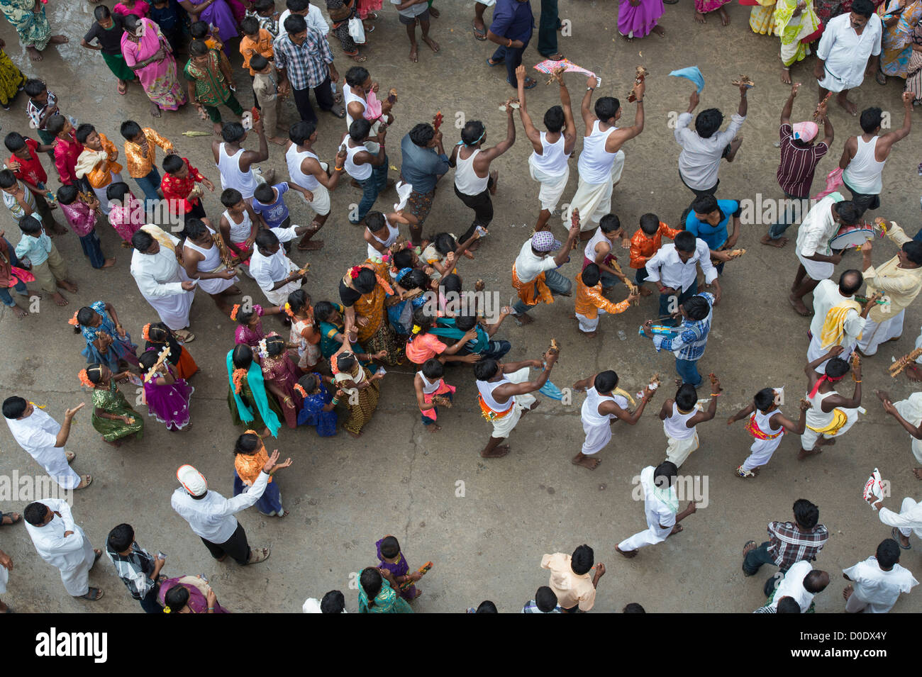 Sathya sai baba devotees puttaparthi hi-res stock photography and ...