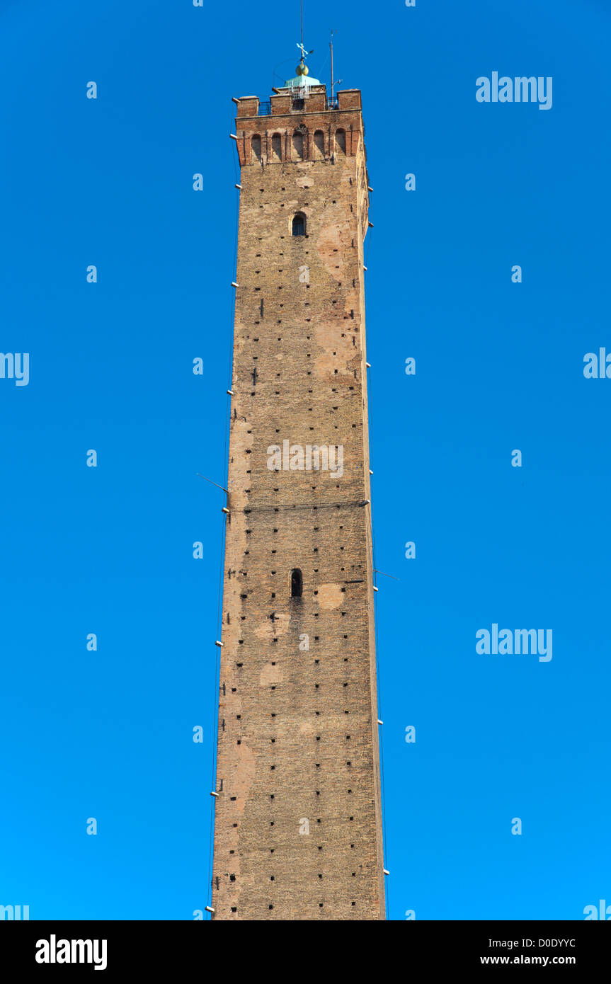 Torre degli Asinelli tower (1119) Quadrilatero district Bologna city ...
