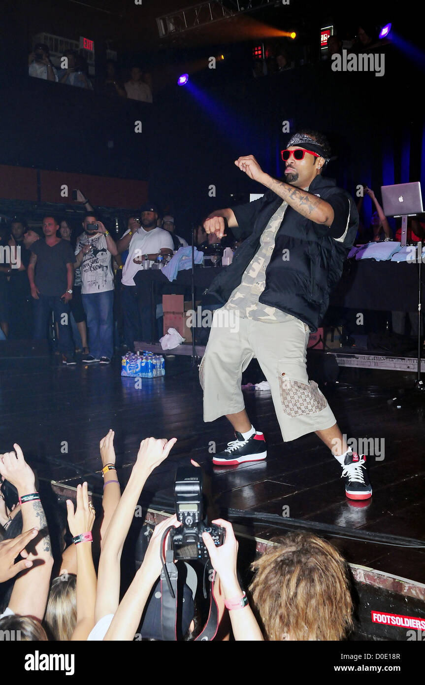 Redman performing at Revolution Fort Lauderdale, Florida - 27.10.10 ...