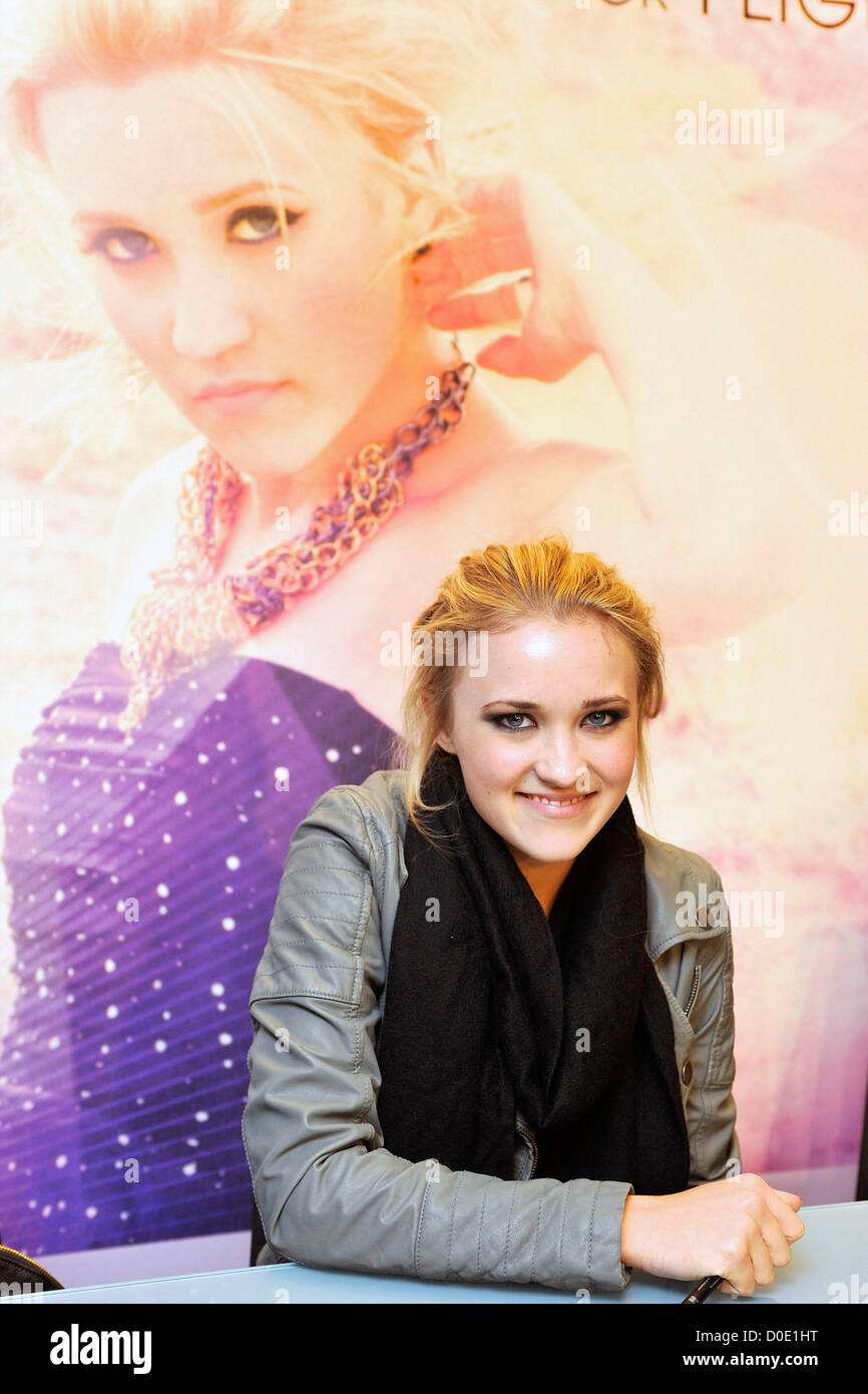 Singer Emily Osment signing her new album 'Fight or Flight' at El Corte ...