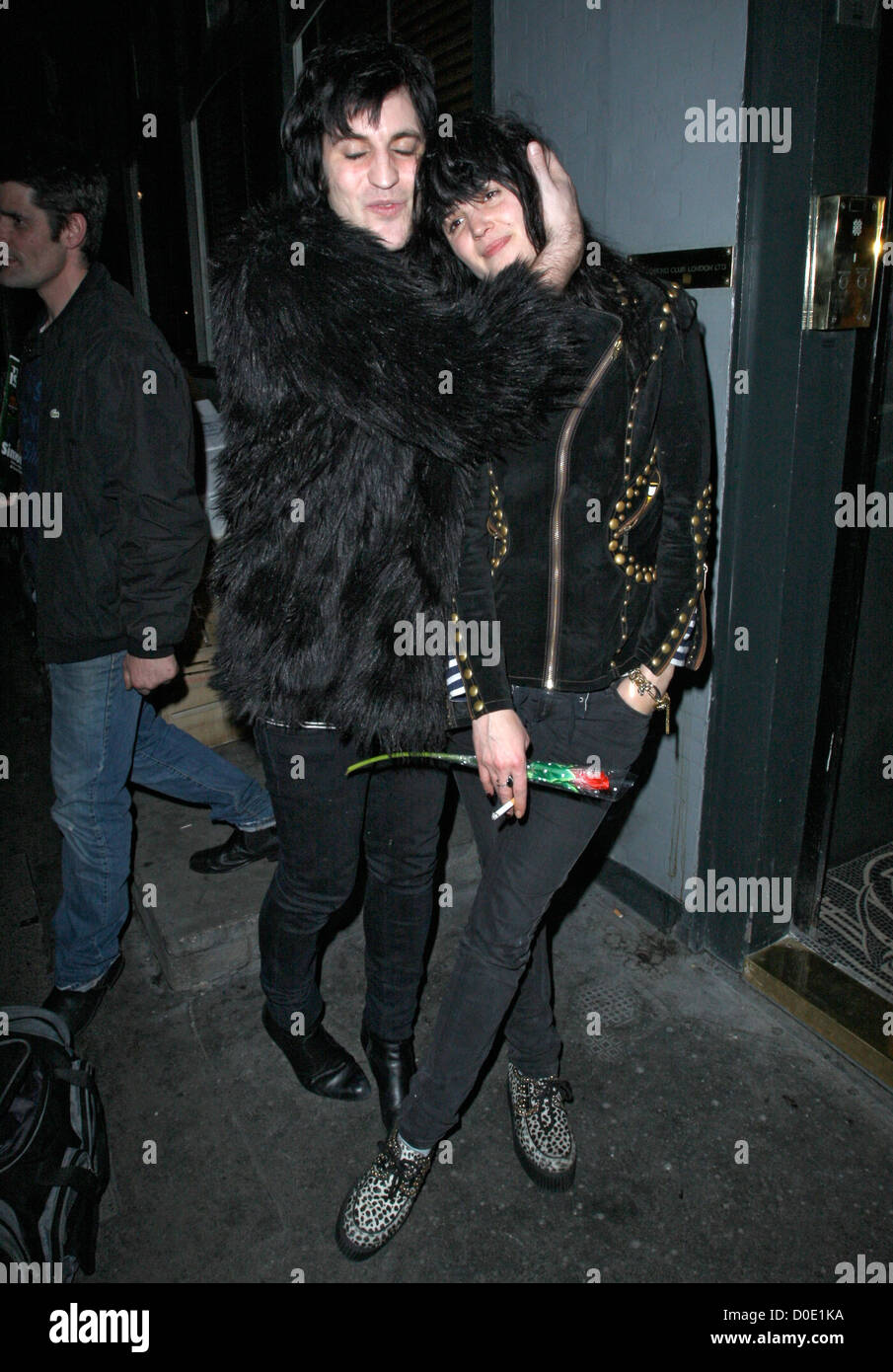 Noel Fielding and Alison Mosshart outside the Groucho club. London ...