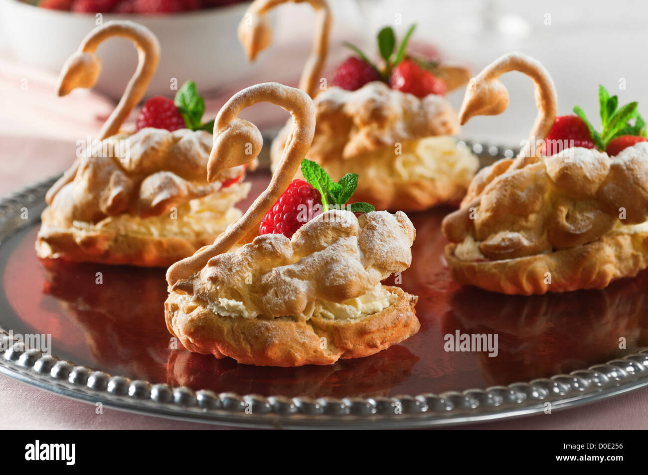 Choux pastry swans Cygnes en pâte à choux Stock Photo - Alamy