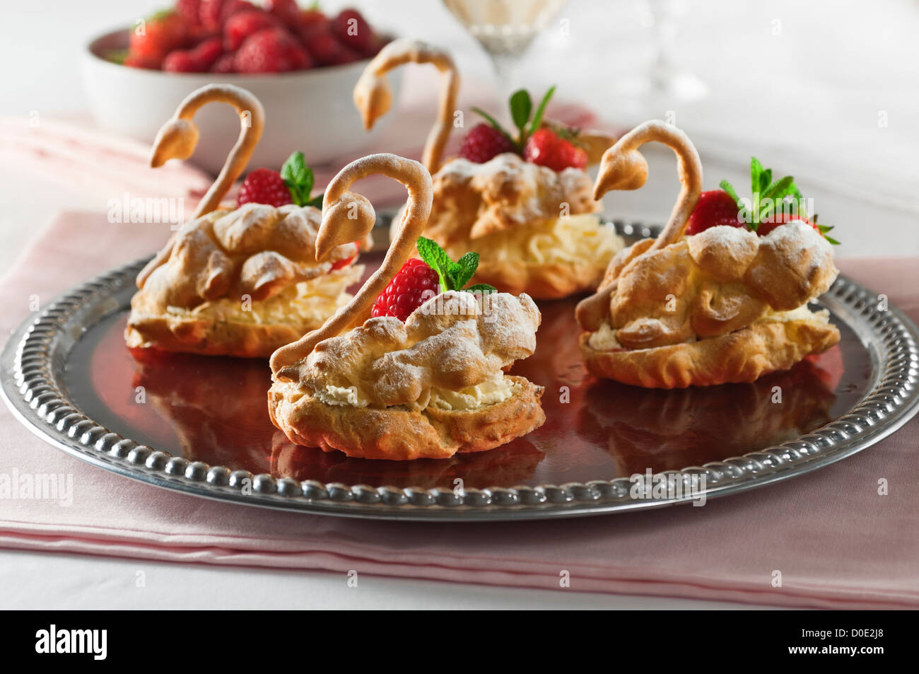 Choux pastry swans Cygnes en pâte à choux Stock Photo - Alamy