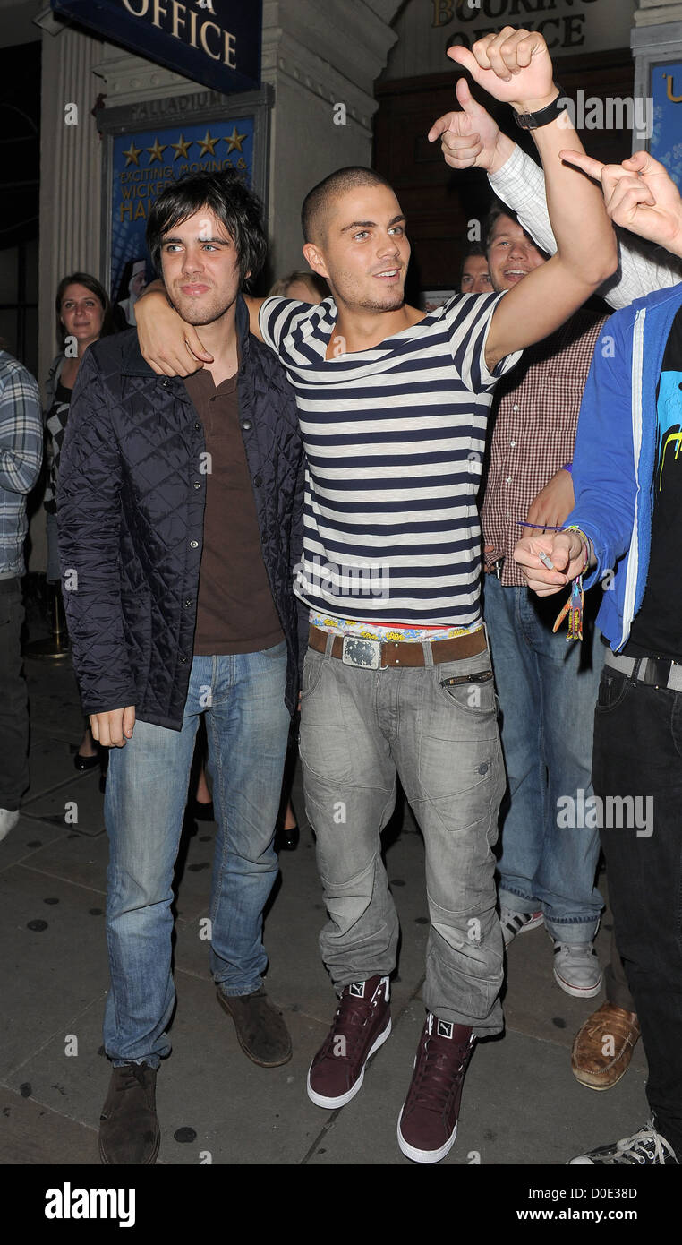 Baggy jeans trainers hi-res stock photography and images - Alamy