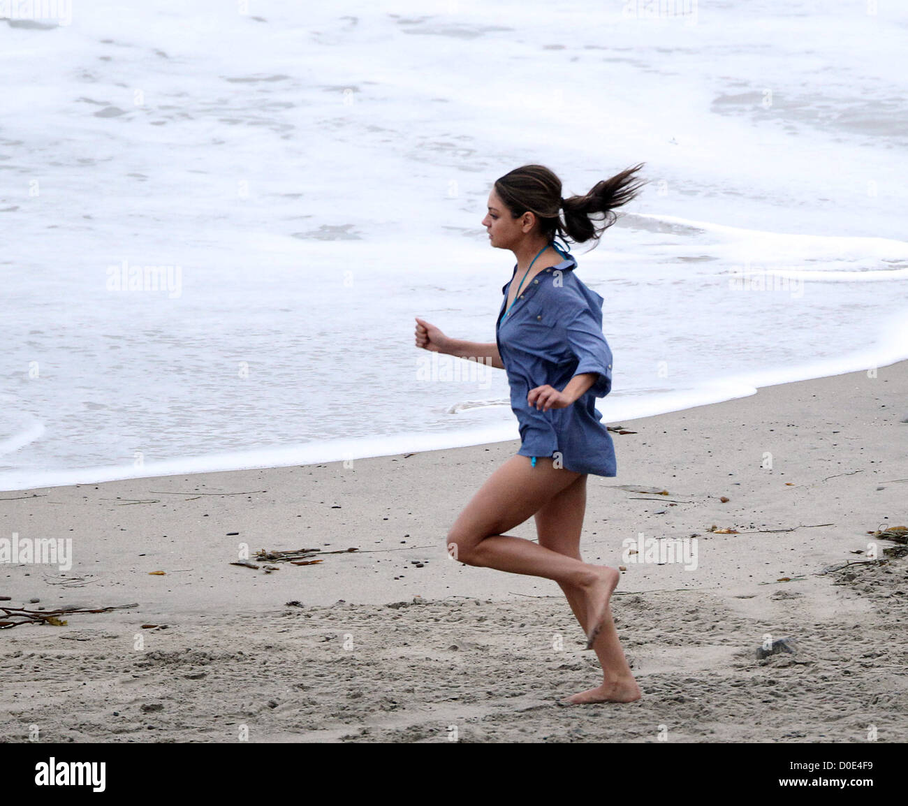 Mila Kunis Filming Friends With Benefits On Location At A Beach Los Angeles California 07