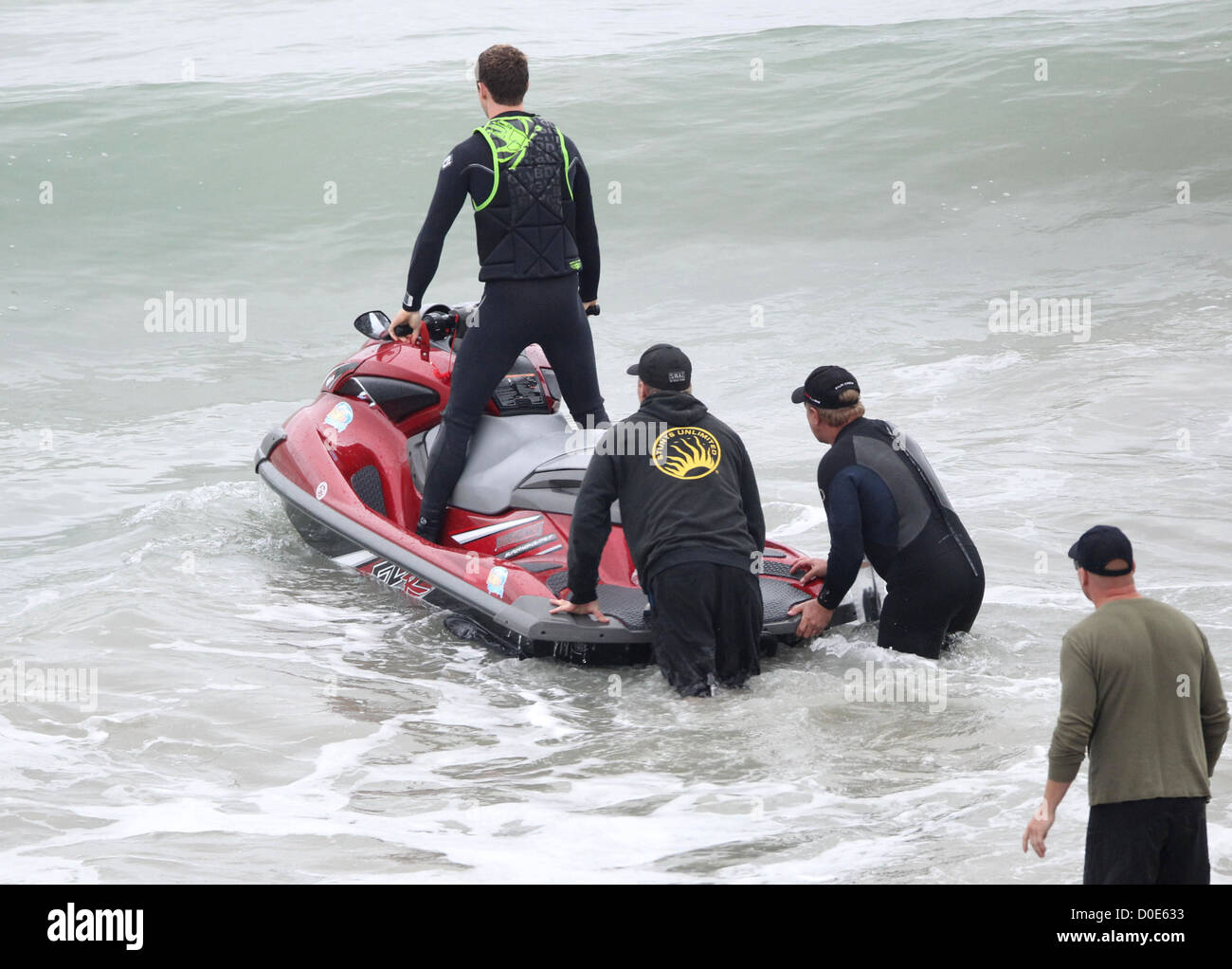 Justin Timberlake rides a jet ski while filming 'Friends with Benefits ...