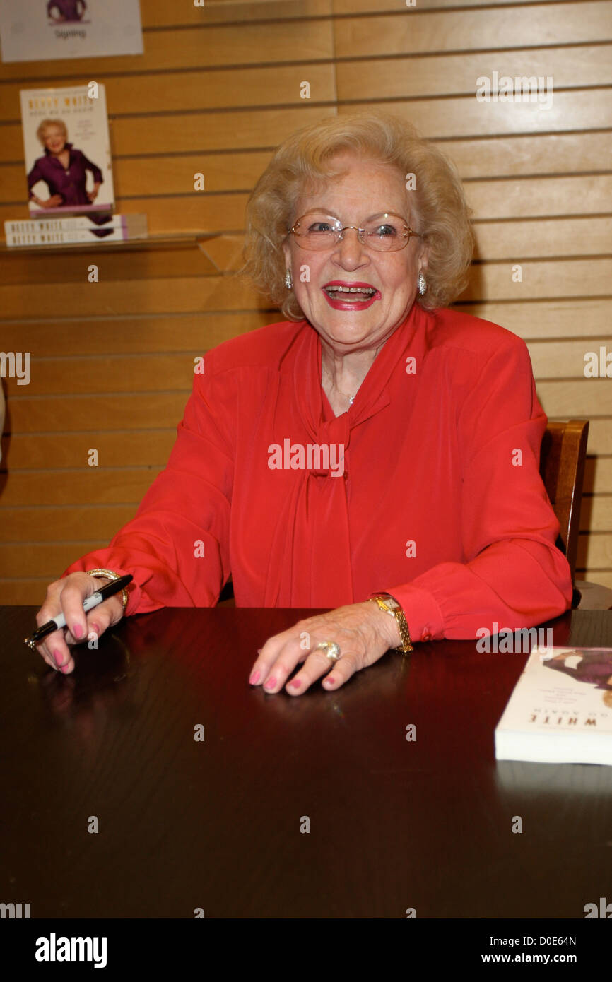 Betty White signs copies of her new book at Barnes & ble book store in ...