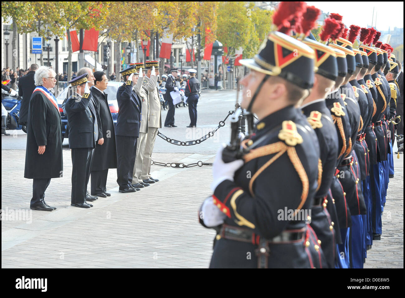 The President of China Hu Jintao at the Arc de Triomphe to lay a wreath ...