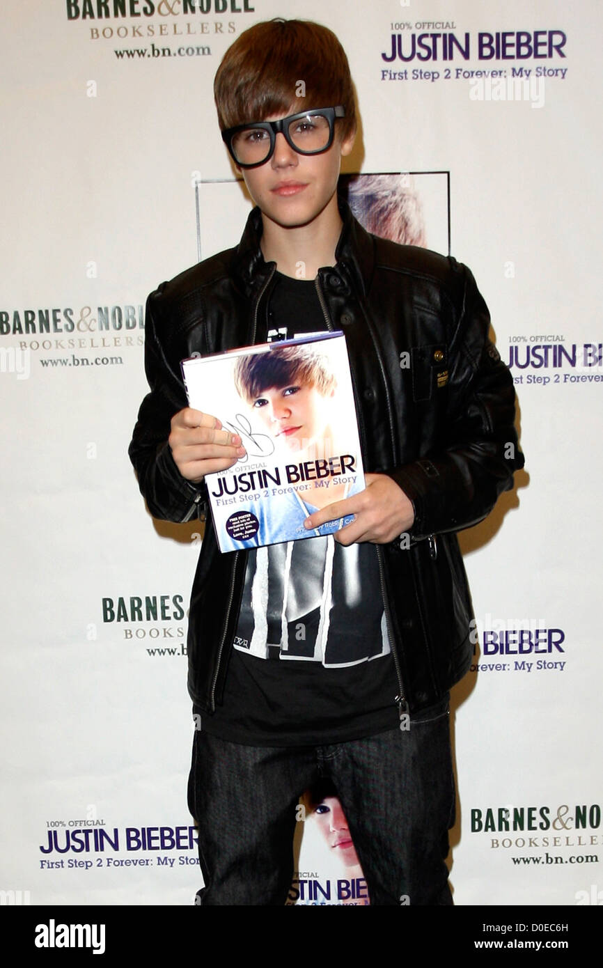 Justin Bieber book signing at Barnes and ble Los Angeles, California ...