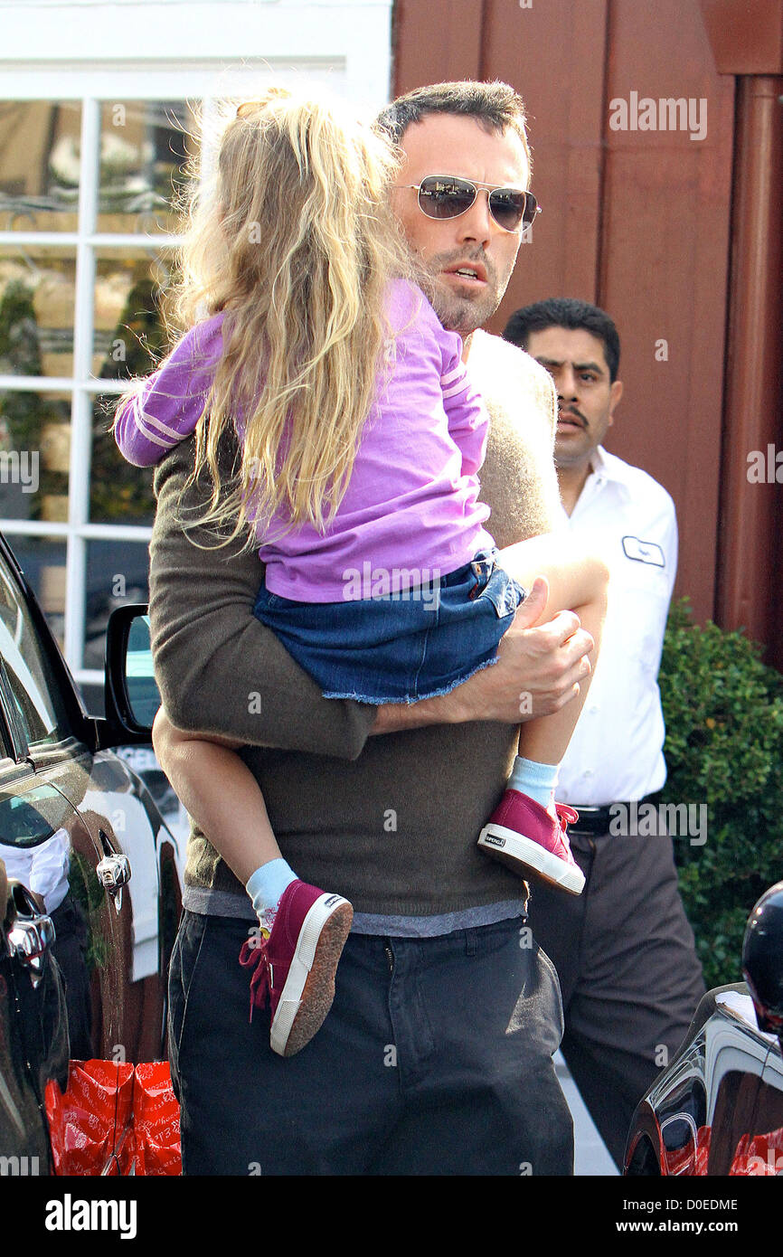 Ben Affleck and his daughter Violet Affleck shop at the Brentwood ...