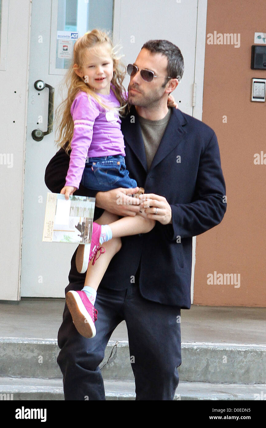 Ben Affleck and his daughter Violet Affleck shop at the Brentwood ...