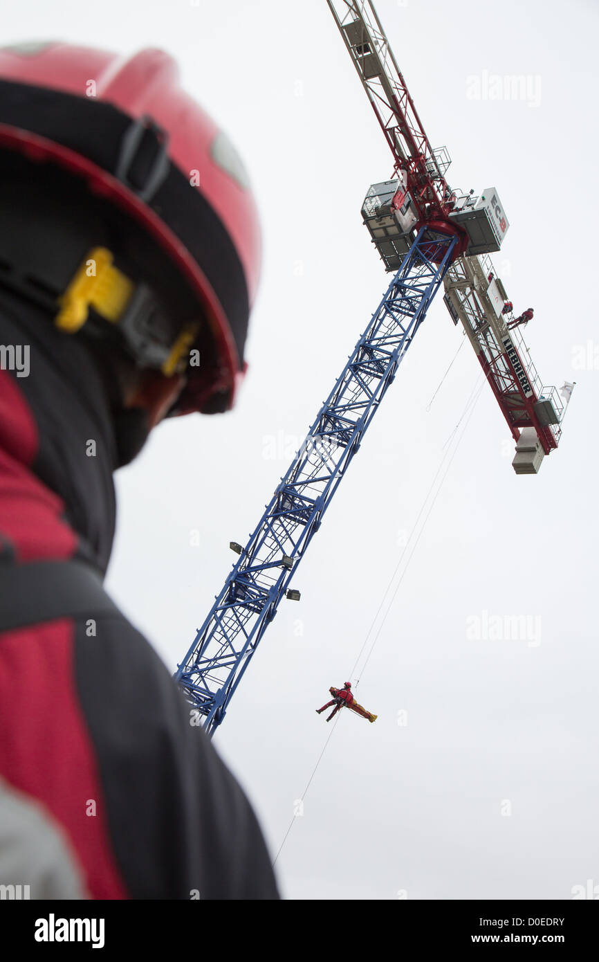 RESCUE OPERATION VICTIM AT CONSTRUCTION SITE EVACUATION CRANE OPERATOR ...