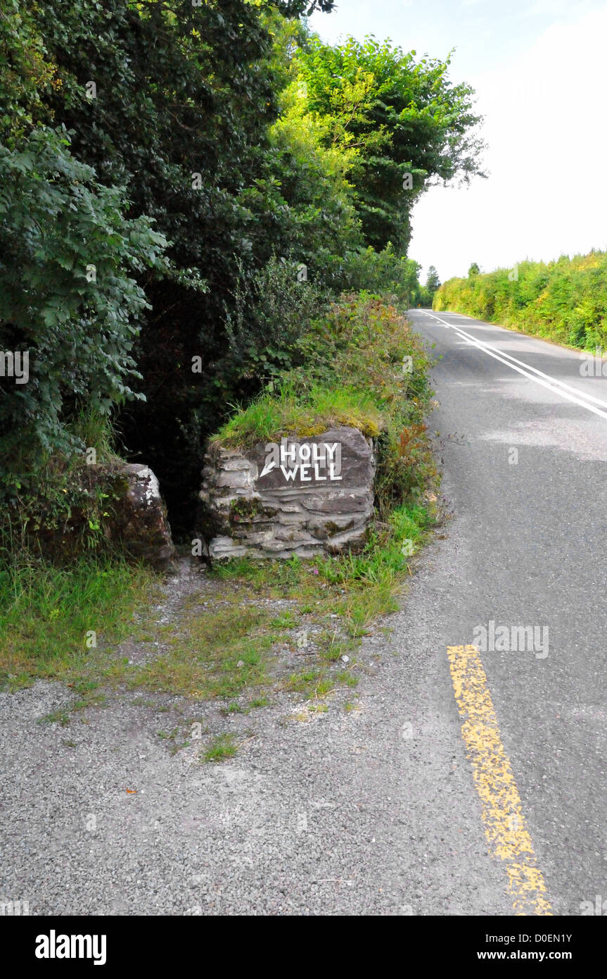 Trail side well hi-res stock photography and images - Alamy