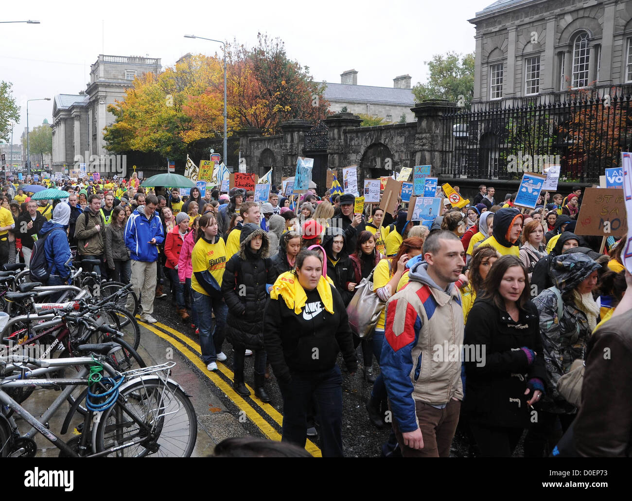 Student Protestors Over Irish students join a USI (Union of Students of ...