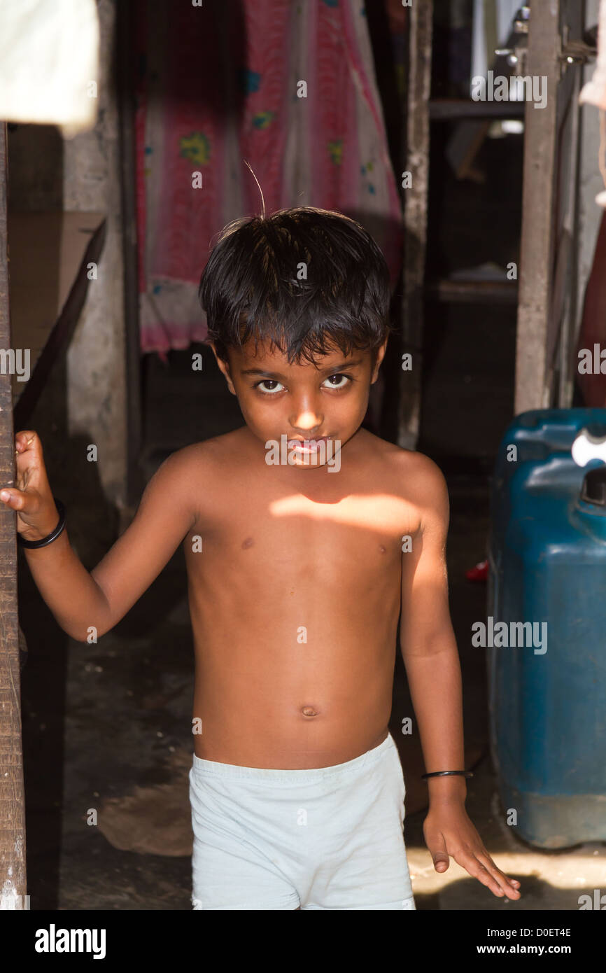 Mumbai children slum dharavi hi-res stock photography and images - Alamy