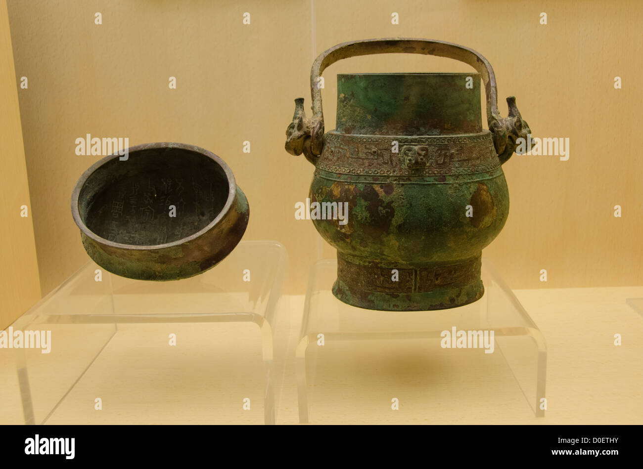 Shanghai museum bronze hi-res stock photography and images - Alamy