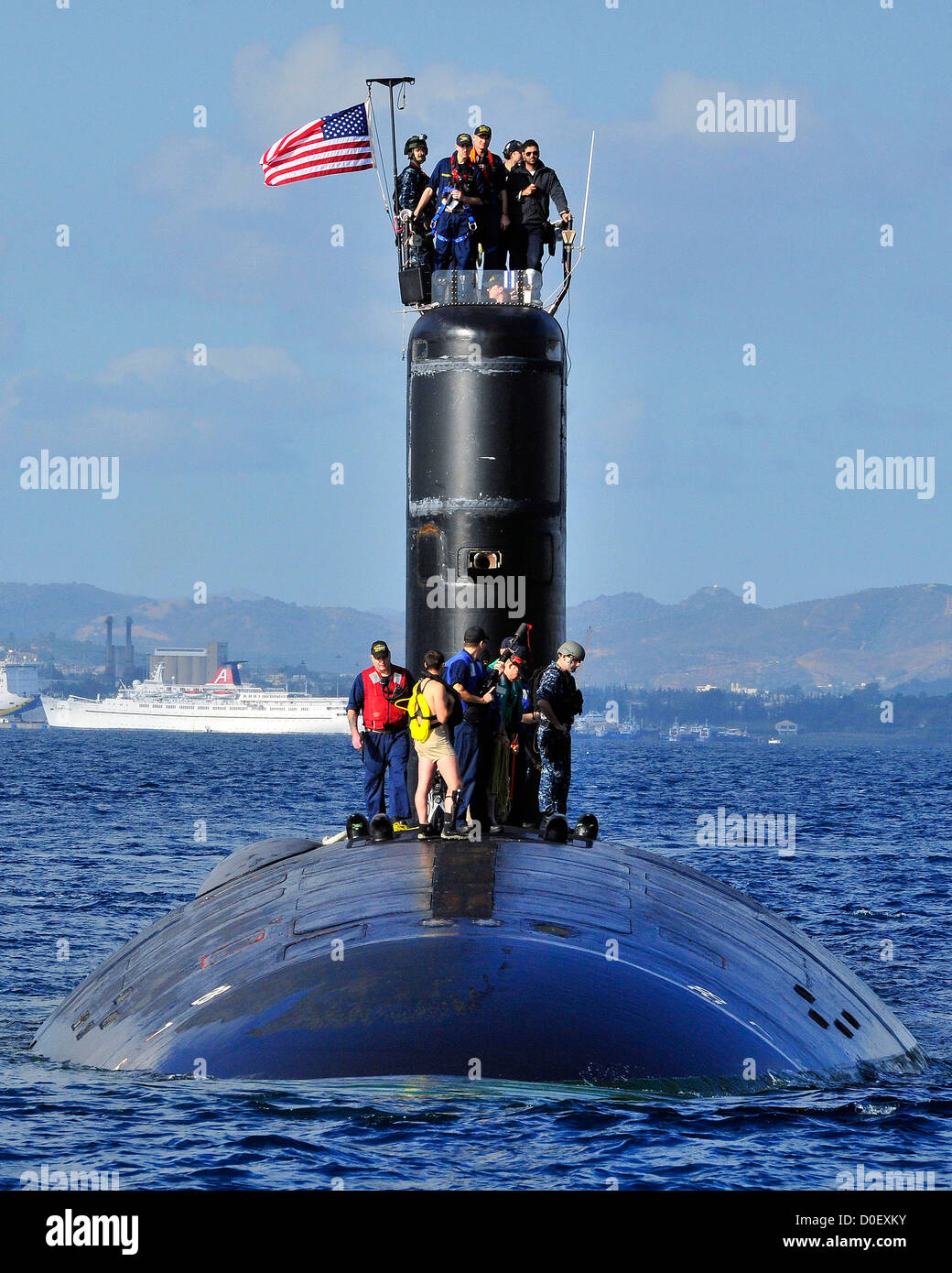 The Los Angeles-class fast attack submarine USS Alexandria arrives ...