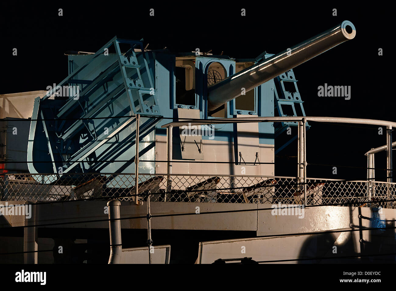 Old naval gun hi-res stock photography and images - Alamy