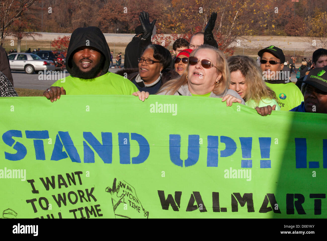 Walmart protest picket labor rally hi-res stock photography and images ...