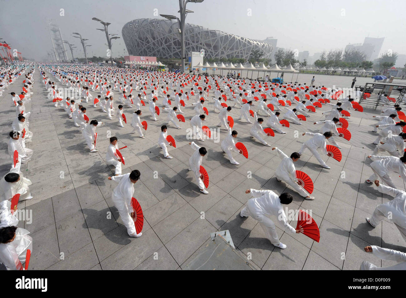 Chinese fan display More than 10,000 people gathered on the Olympic ...