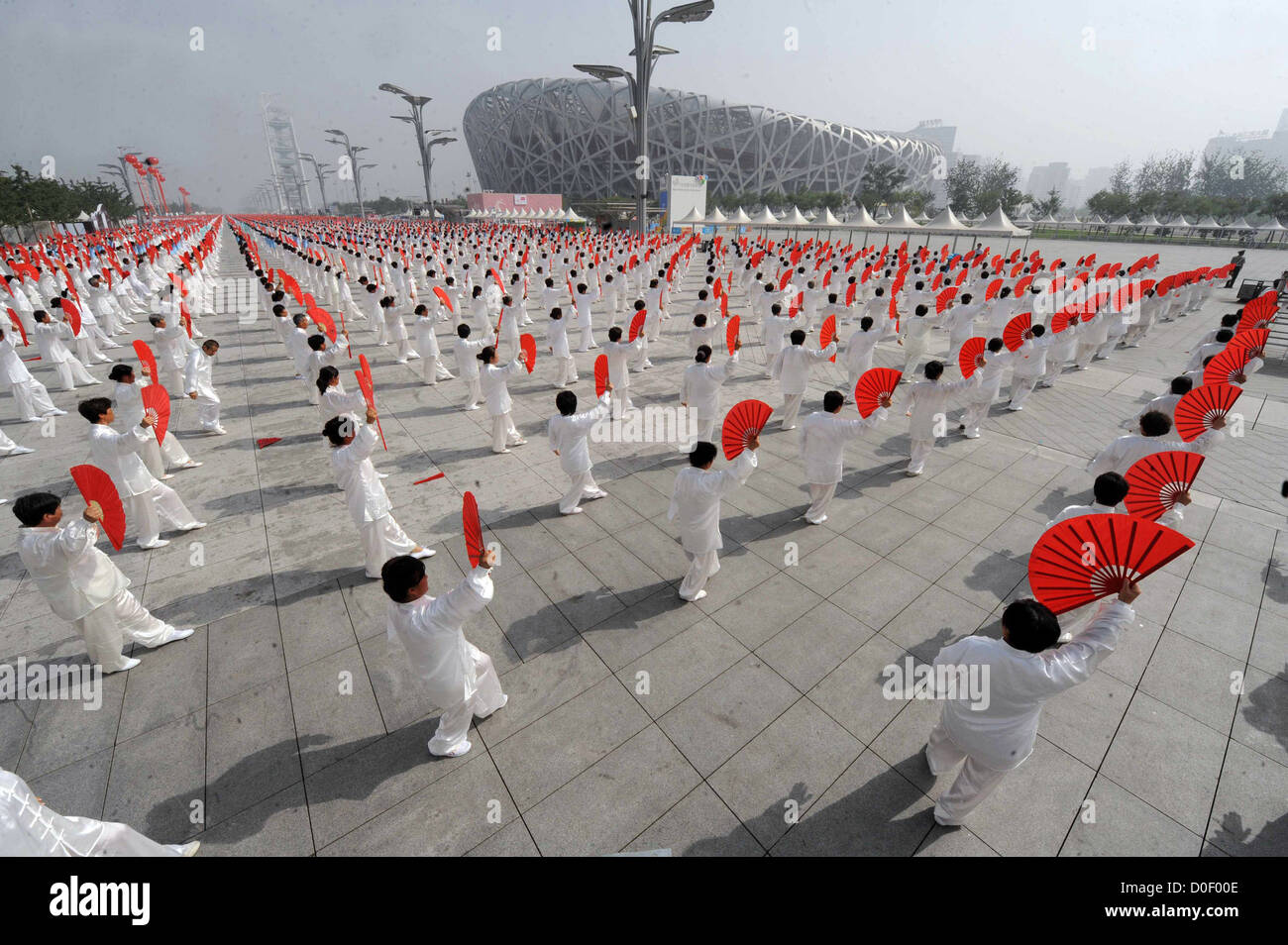 Chinese fan display More than 10,000 people gathered on the Olympic ...