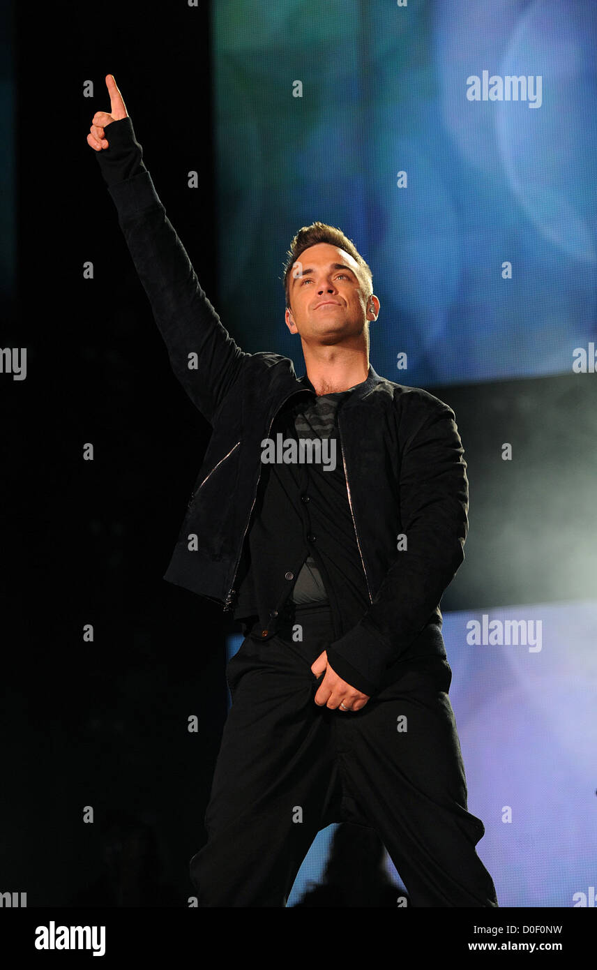 Robbie Williams Heroes Concert held at Twickenham Stadium. London ...