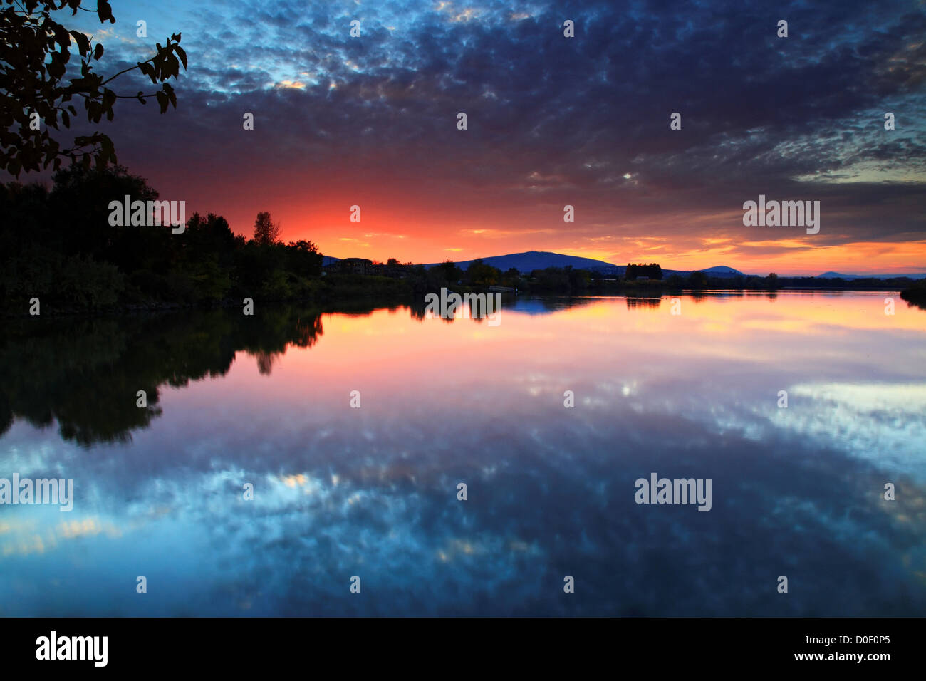 Sunset over the Columbia River as seen from Bateman Island in Richland ...
