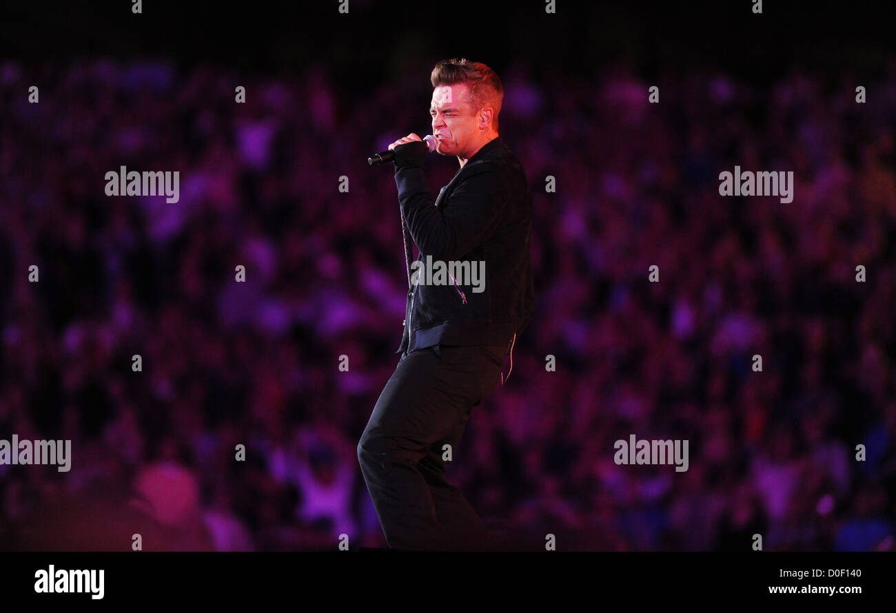 Robbie Williams Heroes Concert held at Twickenham Stadium. London ...