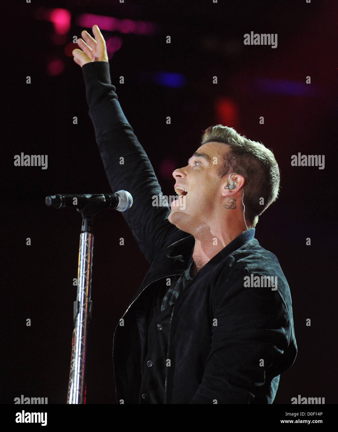 Robbie Williams Heroes Concert held at Twickenham Stadium. London ...