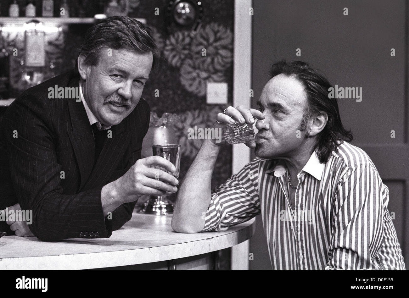 Actors on stage local hi-res stock photography and images - Alamy