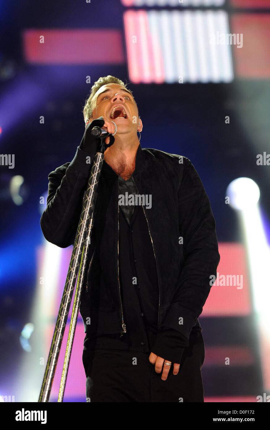 Robbie Williams Heroes Concert held at Twickenham Stadium. London ...