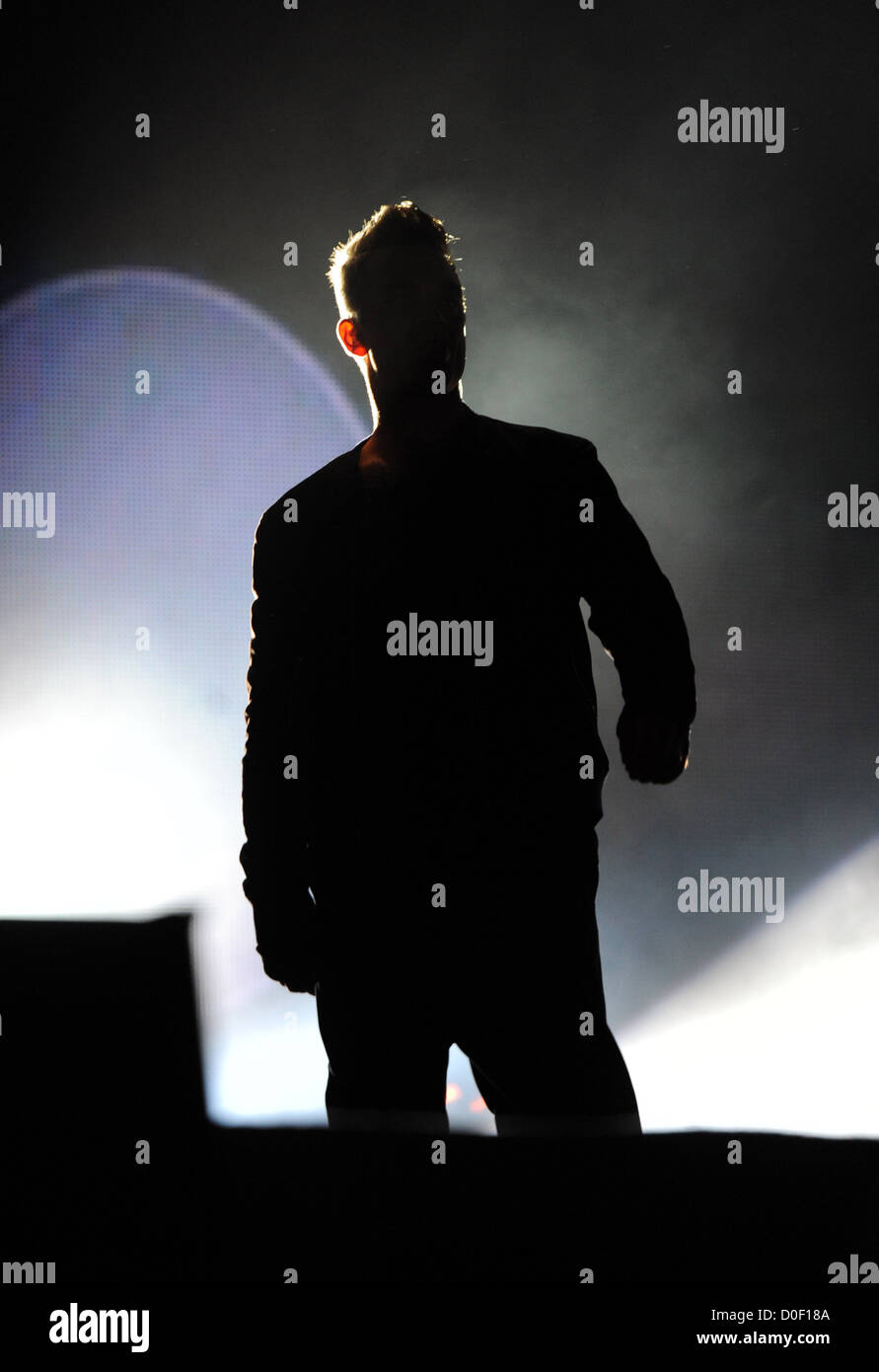 Robbie Williams Heroes Concert held at Twickenham Stadium. London ...