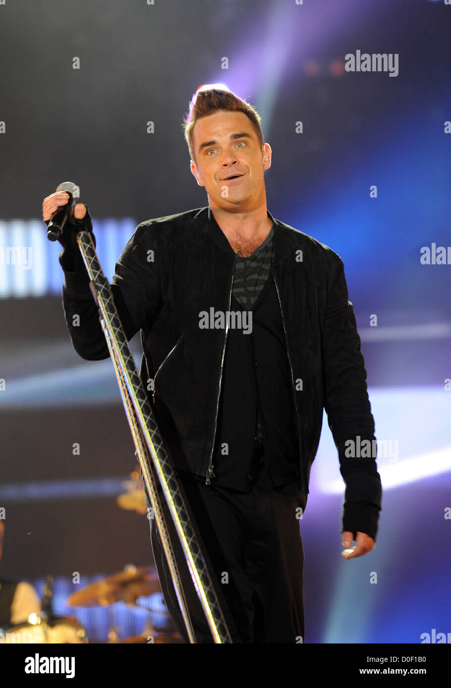 Robbie Williams Heroes Concert held at Twickenham Stadium. London ...