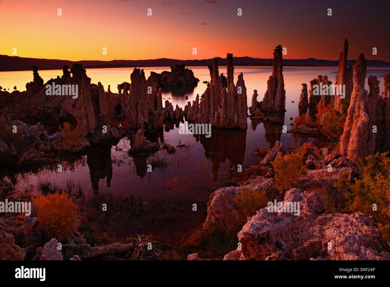 Bizarre formations and mono lake hi-res stock photography and images ...