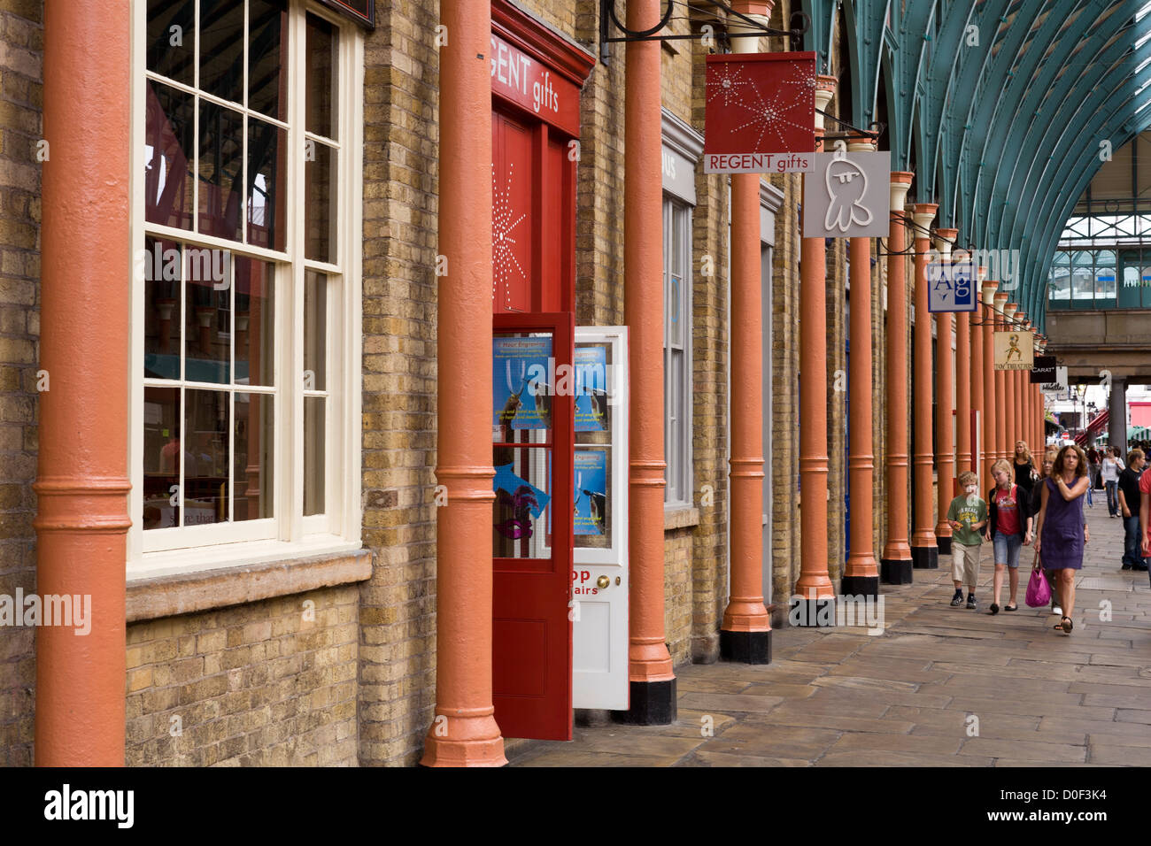 Stores In The Gallery At Covent Garden Market Designed By Famous British Architect Inigo Jones stores-in-the-gallery-at-covent-garden-market-designed-by-famous-british-architect-inigo-jones