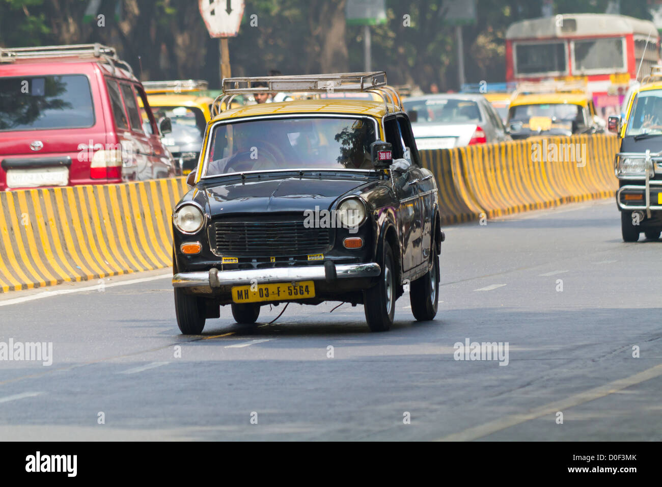 Mumbai taxi hi-res stock photography and images - Alamy