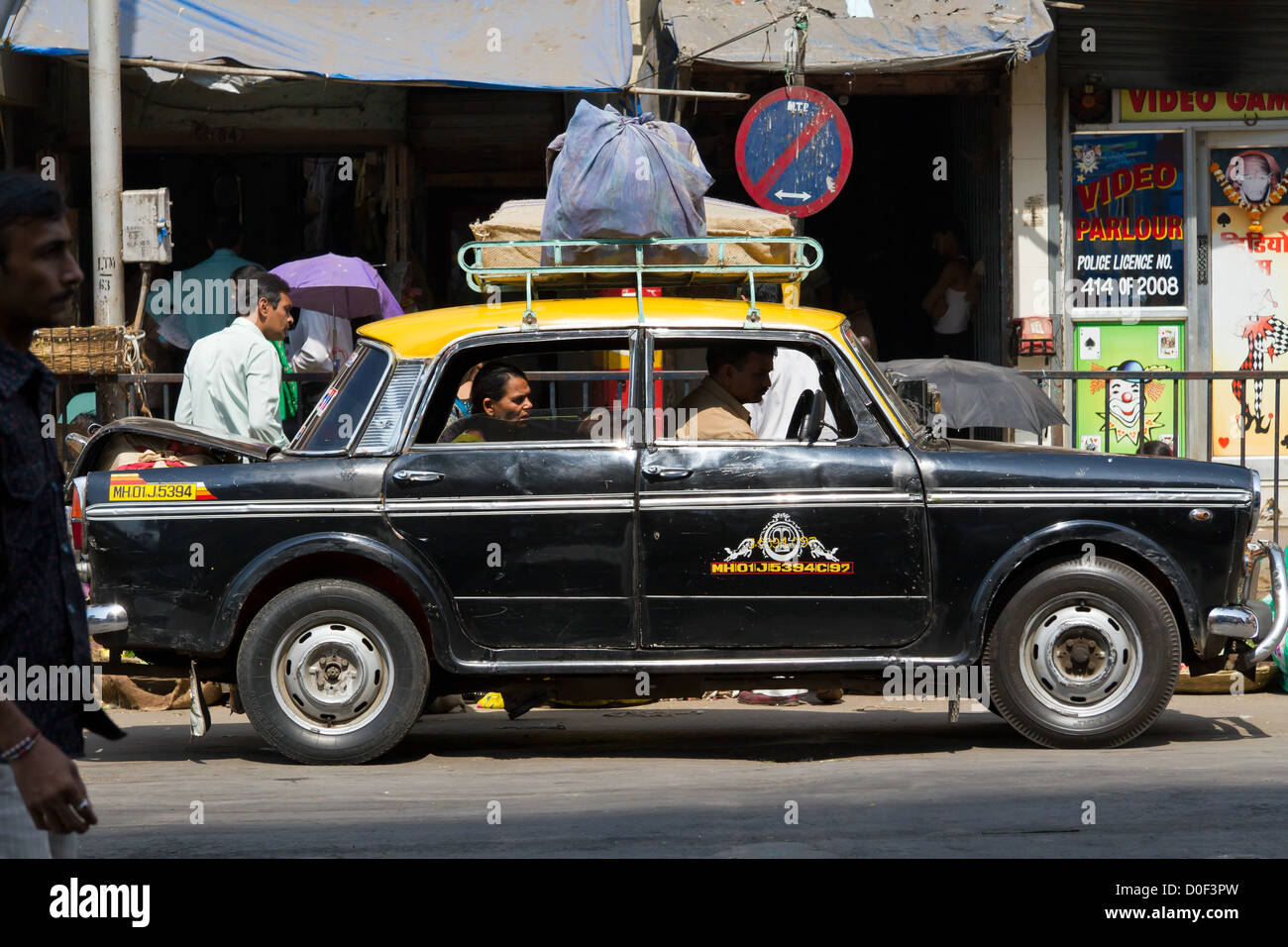 Typical Vintage Taxi in Mumbai, India Stock Photo - Alamy
