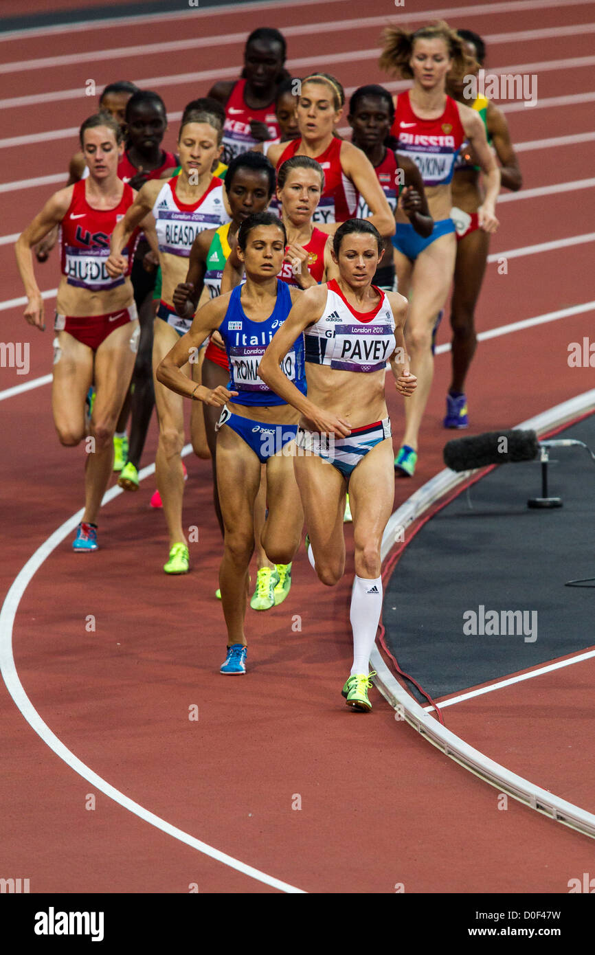 Joanne Pavey (GBR) leads the pack in the Women's 5000m final at the ...