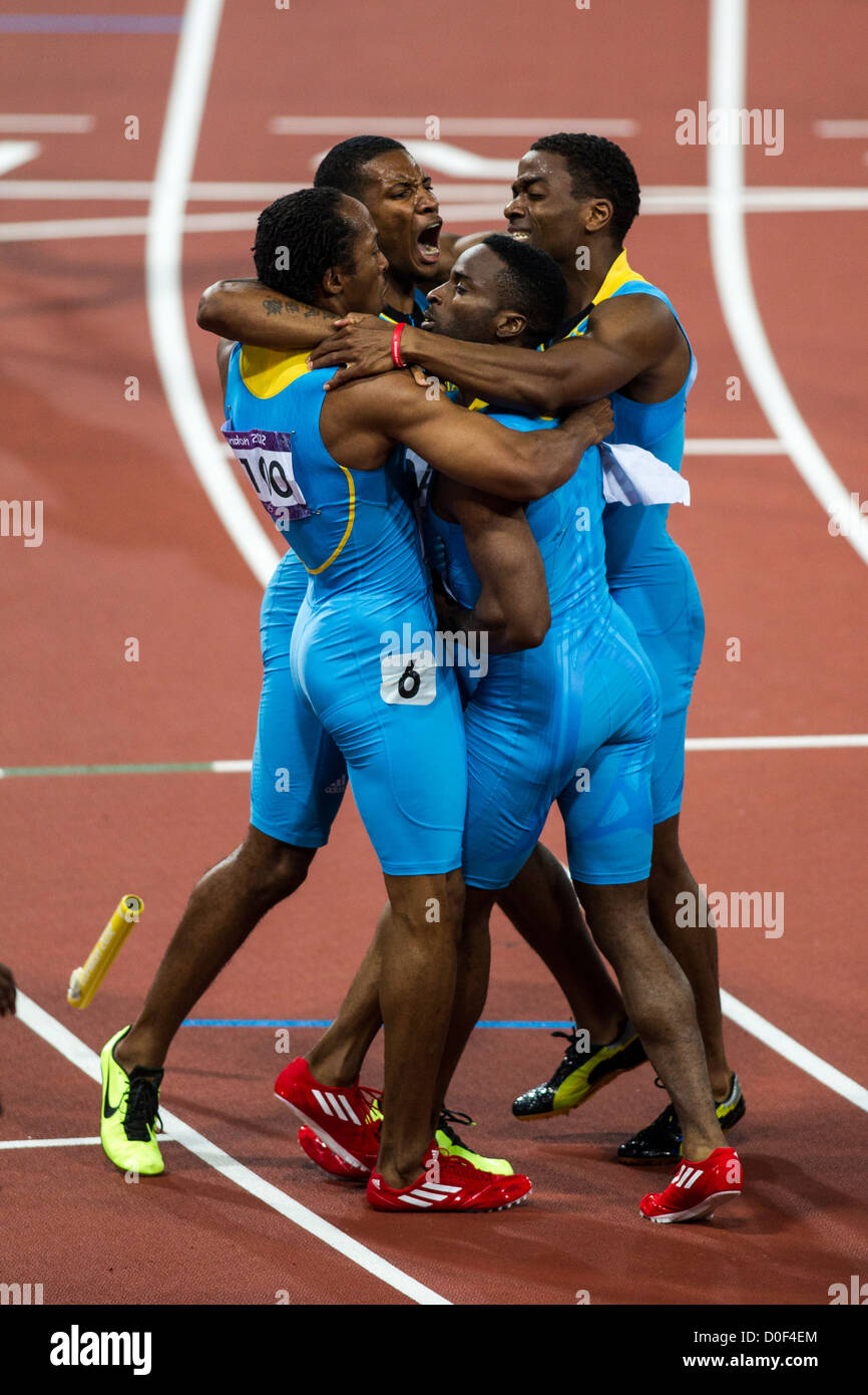Mens team celebrating field hi-res stock photography and images - Alamy