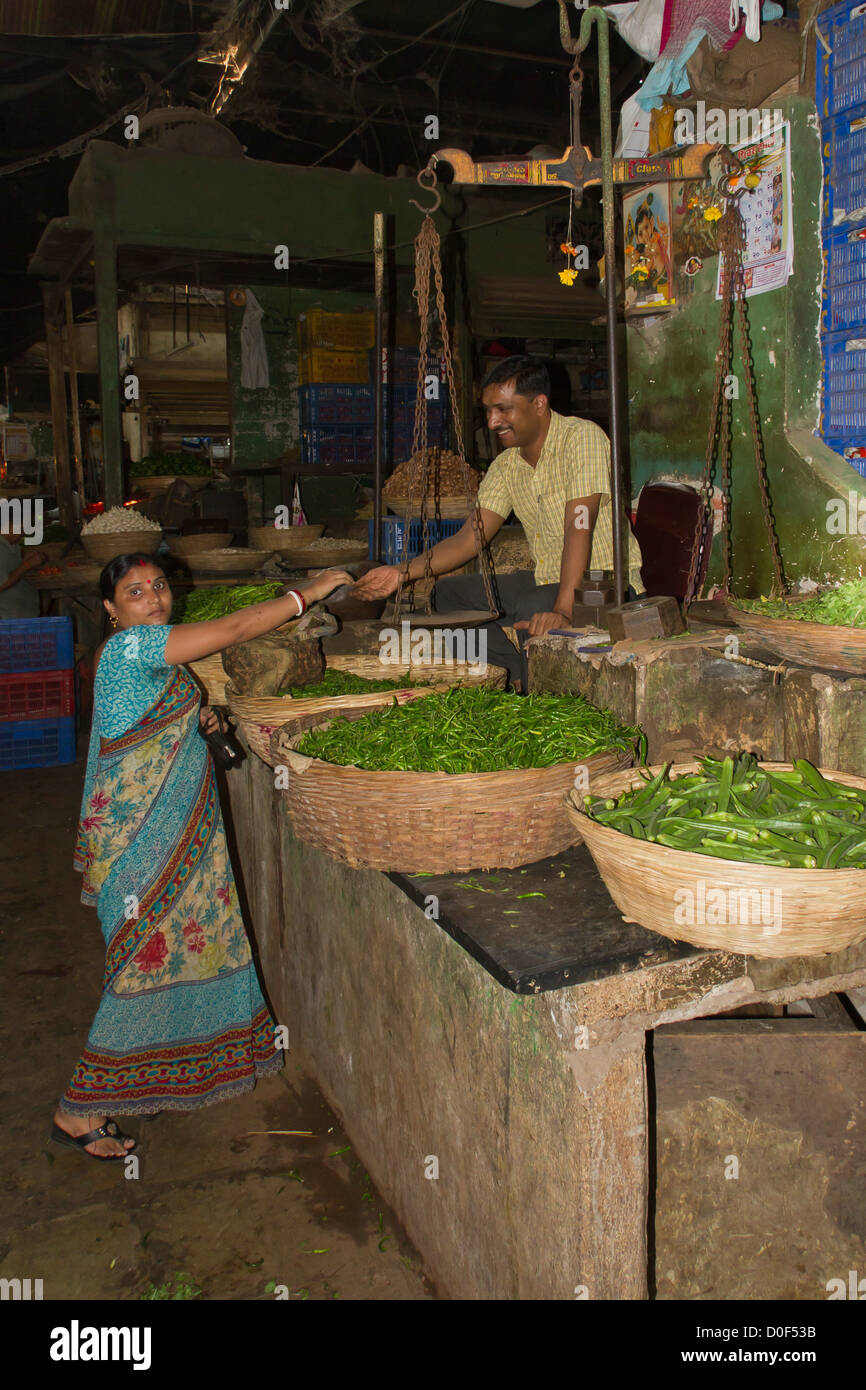 Market Scenery in Mumbai, India Stock Photo - Alamy